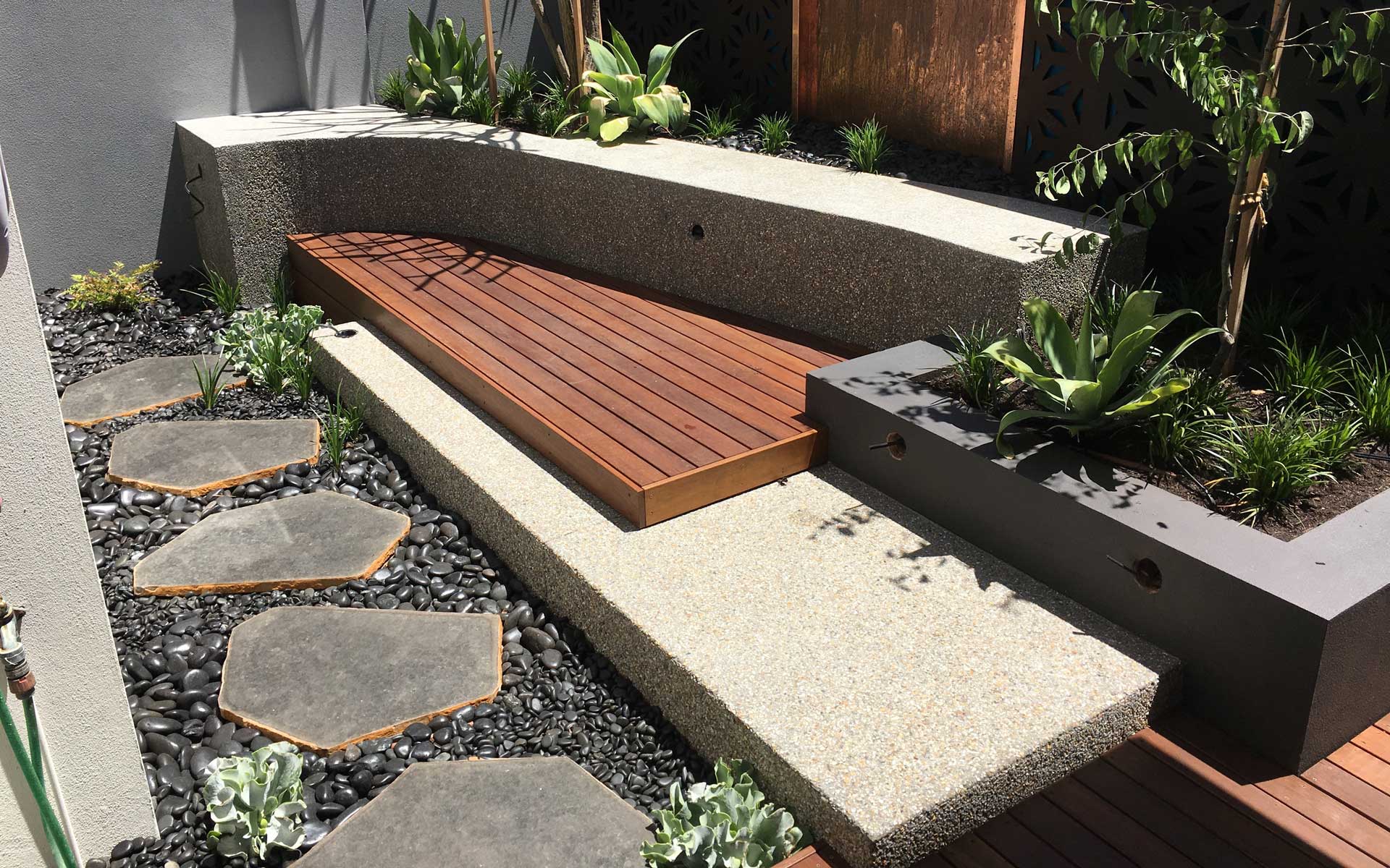 Exposed Aggregate Feature Wall - North Perth | Hartney Construction ... Exposed Aggregate Feature Wall - North Perth | Hartney Construction ...